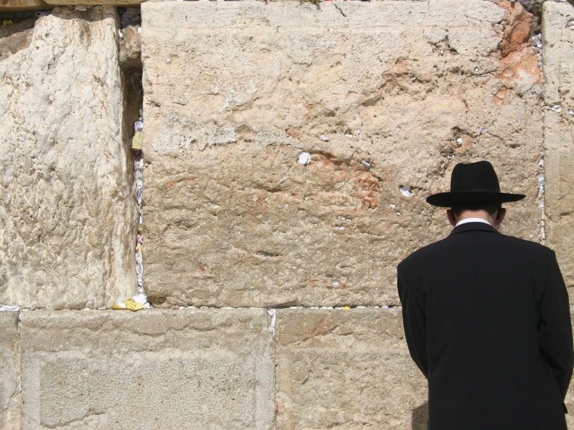 Descubre el significado profundo de la Amidah, la oración judía más ...